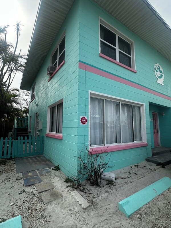 Experience The Passion Of Hospitality, Cleaning, And Good Location! - Anna Maria Island, FL