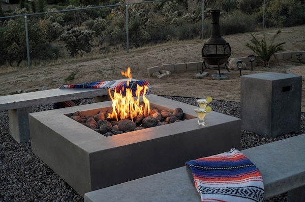 Golden Desert Sands | Hot Tub & Views - Yucca Valley, CA