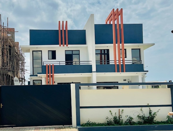 Brilliant 4-bedroom Apartment In Bujumbura Mairie - Bujumbura