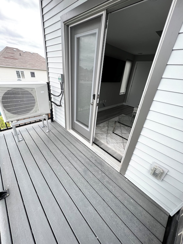 Ocd Clean Townhouse - 2 Bedroom (King Bed) + Balcony - Ottawa