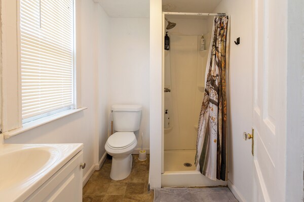 Charming 3-bedroom B&b With Ac/wifi, 5 Min From Falls, Breakfast, Clean & Cozy. - Niagara Falls, NY
