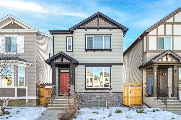 Entire Modern And Comfortable Family Home With Ac In Se! - Calgary