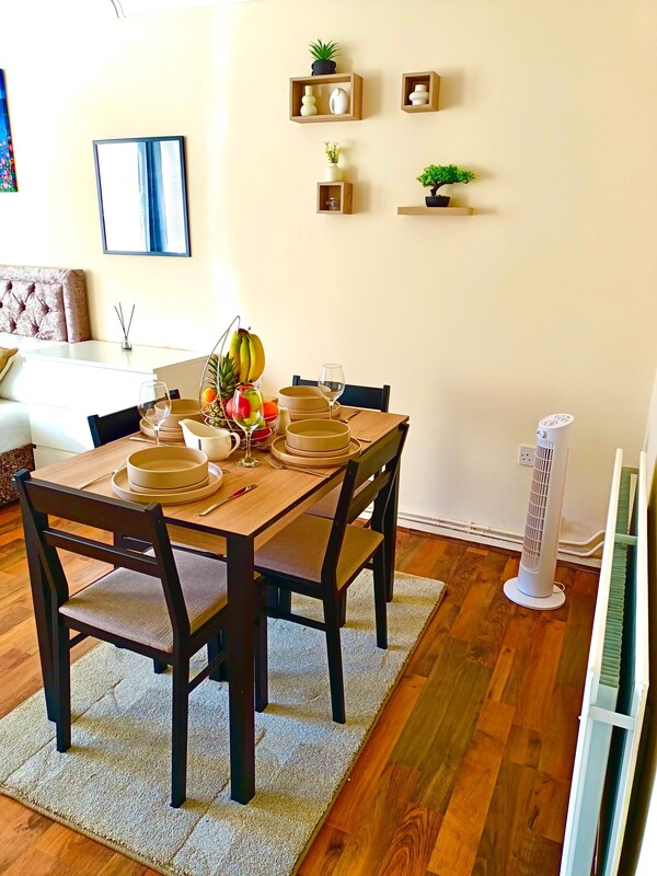 Stylish 2-bed Home In Telford - Telford