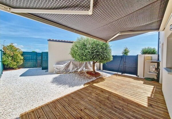 Quiet House With Garden 2km From The Beach And Close To Shops - La Rochelle