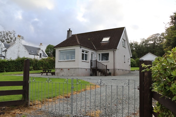 Breathtaking Sea & Mountain Views ,Family & Dog-friendly ,Walk To Village - Kyle of Lochalsh