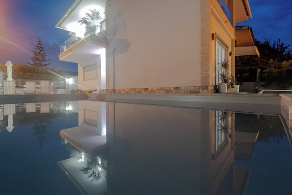 One Bedroom And One Living Room Apartments In Estoril Beach Villas - Estoril