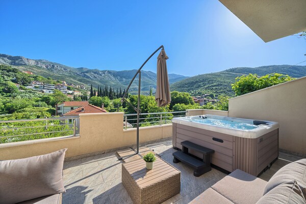 Relax Apartment With Private Hot Tub On Terrace And Mountain View Split Area - Podstrana