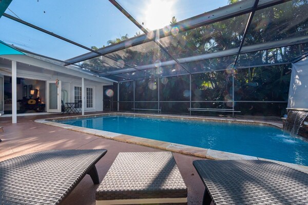 Rare Find! -East Boca Bliss - 1 Mile To Beach 3-bed 2 Bath Home With Pool, - Boca Raton, FL