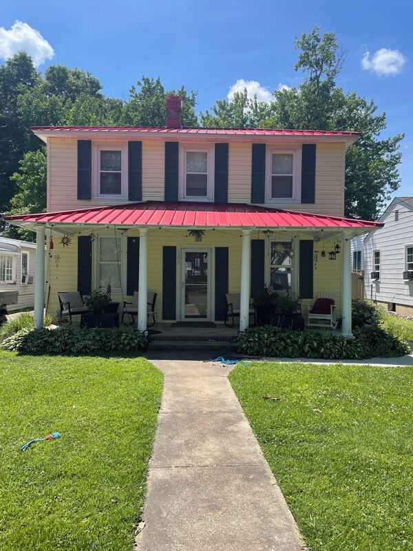 Charming 4-bedroom, 2-bath Cottage, Dog Friendly, Ac, Wifi, 1 Block To Beach - コロニアル・ビーチ, VA