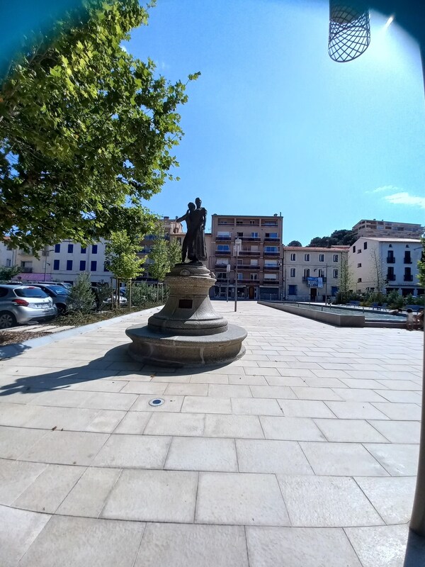 Quiet 2-room Studio On 1st Floor With Small Balcony Overlooking Inner Courtyard - Portbou