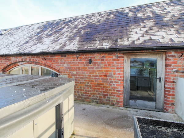 Millstone Cottages - Breidden View, With Hot Tub In Westbury - Westbury
