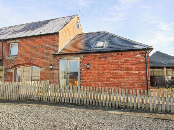 Millstone Cottages - Granary Cottage, Pet Friendly In Westbury - Westbury, UK