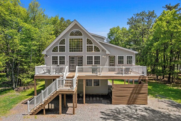 Game Room & A/c | Dog-friendly Stay With Hot Tub - Jim Thorpe, PA