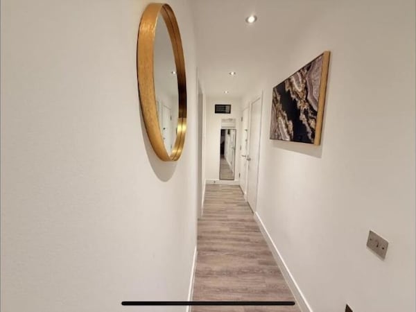 Kings Lodge By Nivaas 1 : Two-bedroom Deluxe Apartment\n - Reading