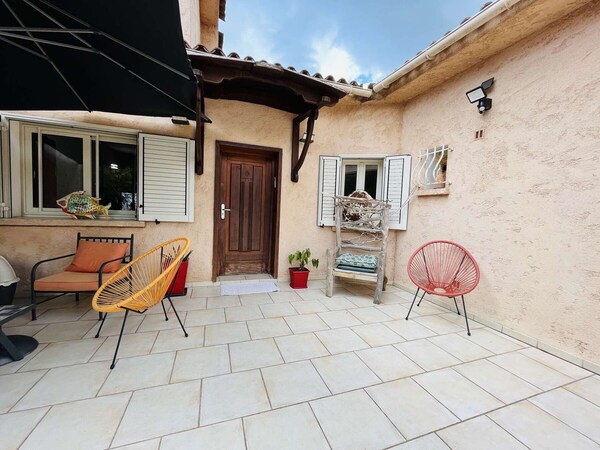 Impresionante Villa 5 Habitaciones Con Piscina Privada, A 5 Min De Porto-vecchio, Aire Y Parking - Figari