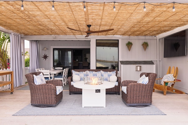 A Stylish Coastal Pet And Boat Friendly Oasis On The Water With Views Of The Delta - Discovery Bay, CA