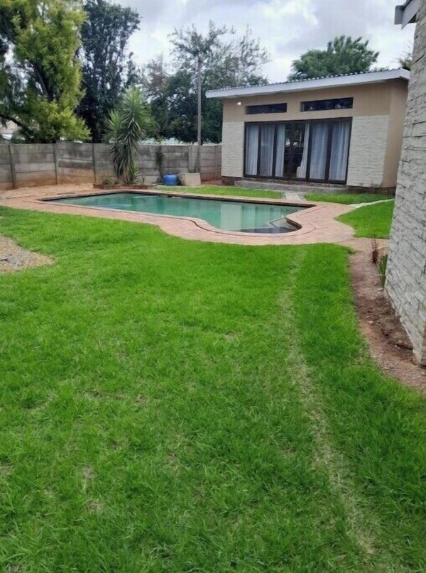 Transit Haven: 2-bed Retreat - Edenvale