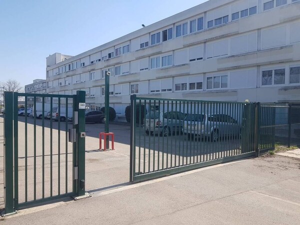 Le Nid Dardilly : Studio Confort, Calme, Parking  Idéal Pro - ibis budget Lyon Nord Dardilly