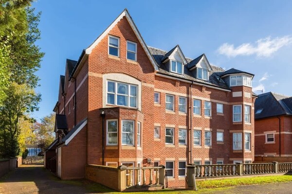 Contractor & Corporate Flat | Wifi + Parking - Royal Leamington Spa