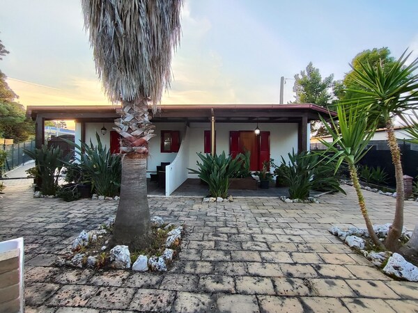 Villa Pizzomunno, Small Villa In Vieste With Direct Access To The Sandy Beach. - Vieste