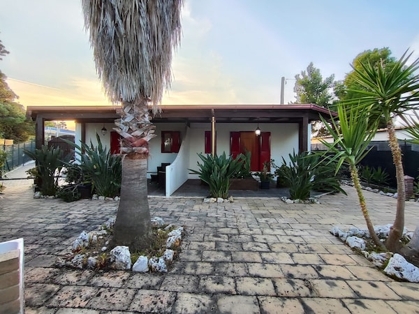 Villa Pizzomunno, Small Villa In Vieste With Direct Access To The Sandy Beach. - Vieste