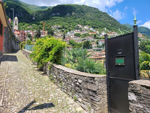 Villa "La Gabbianella" Overview In Moltrasio, Como - Côme