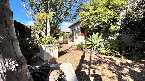 Deluxe Queen Bedroom Near Strand Beach & Golf Estates - Somerset West