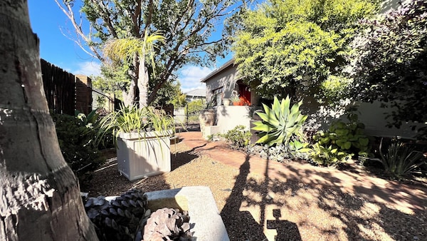 Deluxe Queen Bedroom Near Strand Beach & Golf Estates - Somerset West