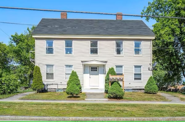 Cozy Retreat Walk To The Lake! - Laconia, NH