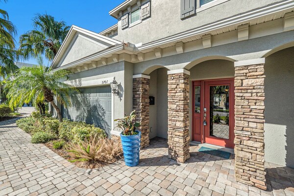 Spacious 4br Pool Home, Billiards, Bbq, Large Patio, Pool And Pool Deck - Tampa