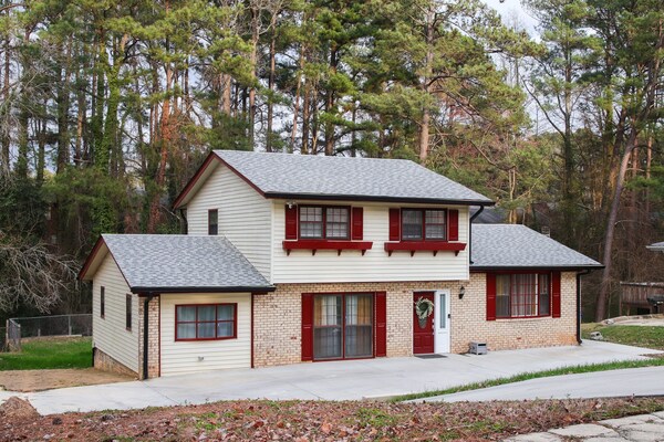Spacious 4-bedroom House 8 Mins From Downtown Raleigh - Shady Lake, Garner