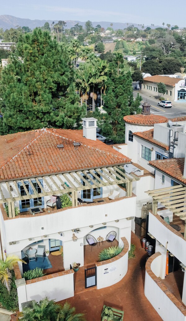 Coastal Mesa Condo With Ocean Views Minutes To The Beach & Restaurants! - Santa Barbara, CA