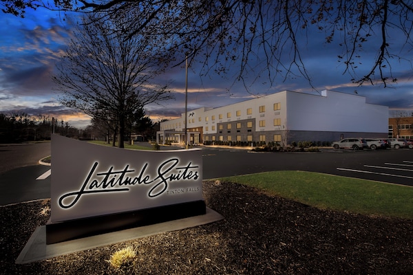 Boutique Hotel Offers Modern Amenities And Upscale Luxury Suites With Kitchens. - New Jersey