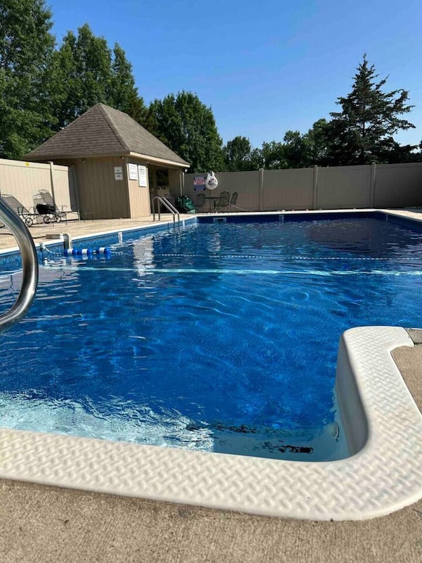 Super Close To Mizzou Condo 2 Bed 1 Bath - Columbia, MO