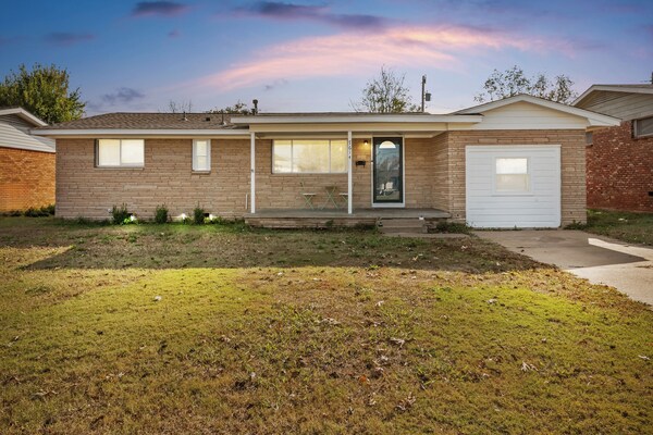 Charming Midtown Home - Tulsa, OK