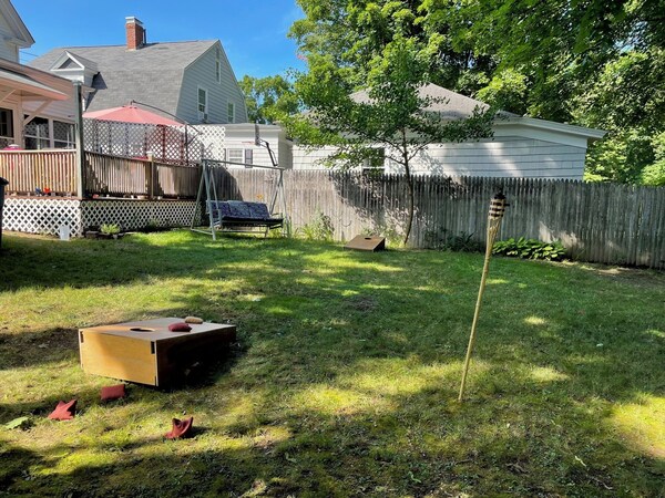 Charming 2-bedroom House In Marvelous Auburn With Ac, Wifi, And Fenced Yard. - Minot, ME