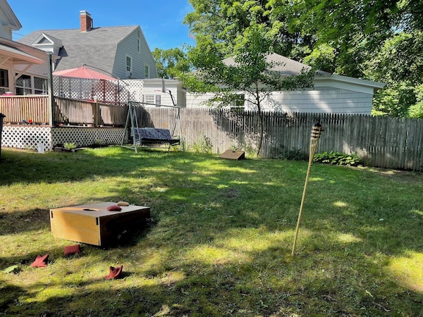 Charming 2-bedroom House In Marvelous Auburn With Ac, Wifi, And Fenced Yard. - Minot, ME