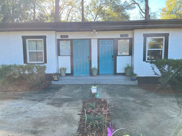 Beautiful And Very Clean Remodel! Close To Fsu, Down Town Area And Restaurants - Tallahassee, FL