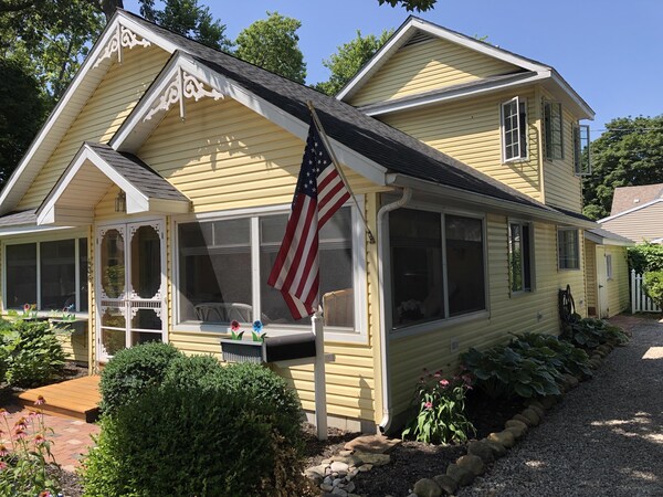 436 Oak Avenue Great Private Deck And Enclosed Porch! - Put-in-Bay, OH