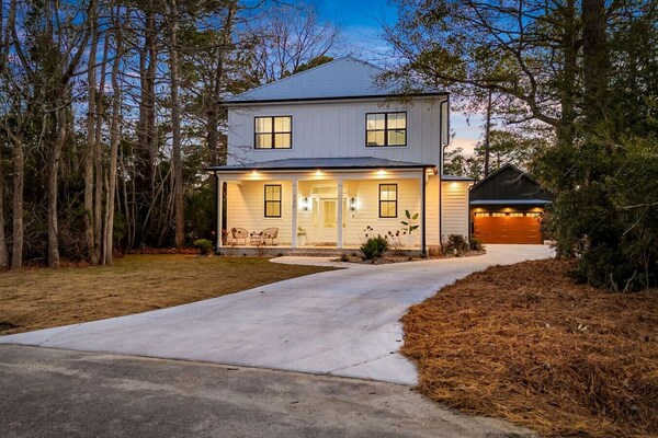 Low Country Lux | Pool, Pickleball, Golf Cart To Beach - Pawleys Island, SC
