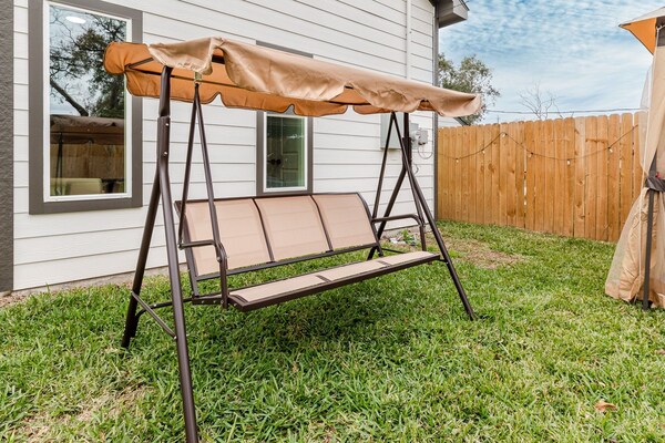 Upscale 3br/3ba Home, Near Stadiums/downtown Houston/restaurants/free Parking! - 休斯敦