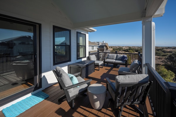 Wags & Waves: New Construction, Dog-friendly, Oceanside Home - Corolla, NC