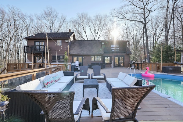 Mountain Escape 5-bedroom Near Ski Resort, Private Hot Tub In East Stroudsburg - East Stroudsburg, PA