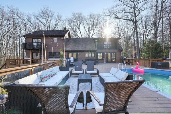 Mountain Escape 5-bedroom Near Ski Resort, Private Hot Tub In East Stroudsburg - East Stroudsburg, PA
