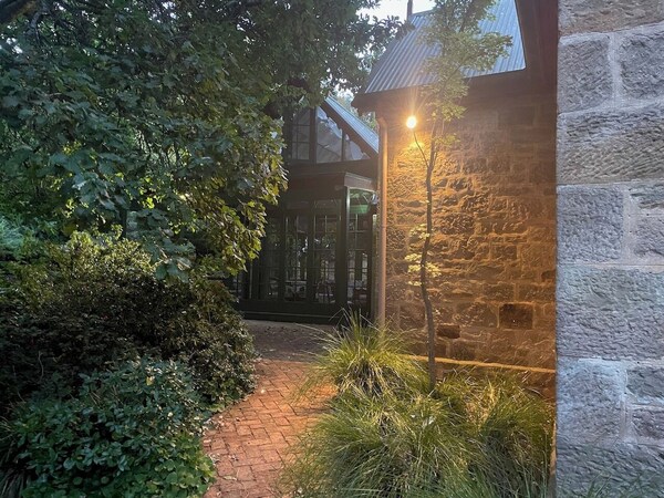 Countryside Cottage With Magical Gardens Close To Adelaide Hills Towns And Parks - Stirling, SA, Australia