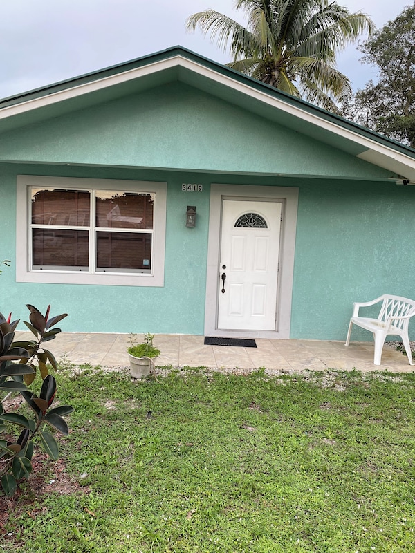 Charming 2-bedroom House With Ac And Wifi In Naples - Naples, FL