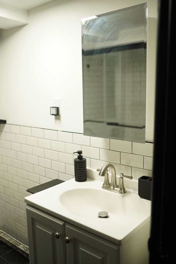 Charming 1-bedroom Apartment In Fabulous Queens With Wifi And Ac - Long Beach, NY