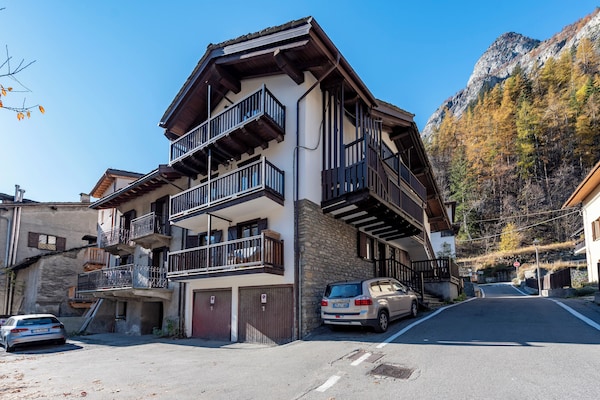 Graceful Apartment In Courmayeur, Courmayeur, Italy - La Thuile