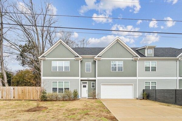 Luxurious Charm & Comfort: Your Perfect Getaway; 6 Mi From Downtown Charlotte! - Charlotte, NC