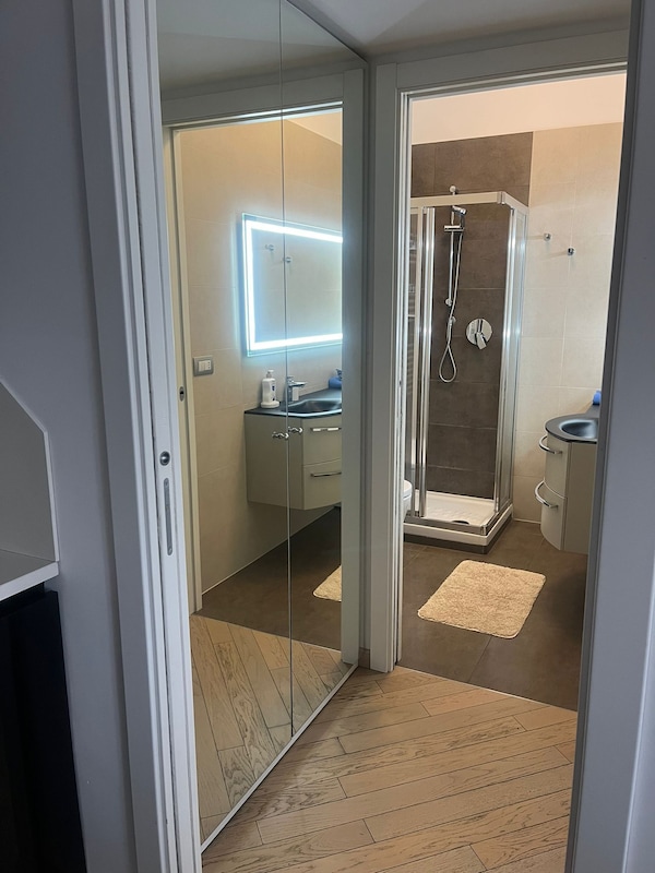 Apartment In The City Center, With M1/m2 Metro Stop Under The House !!!! - Monza